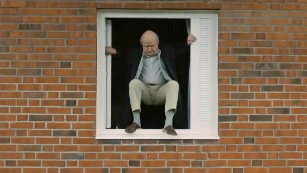 Trailer k filmu Stoletý stařík, který vylezl z okna a zmizel | Stream